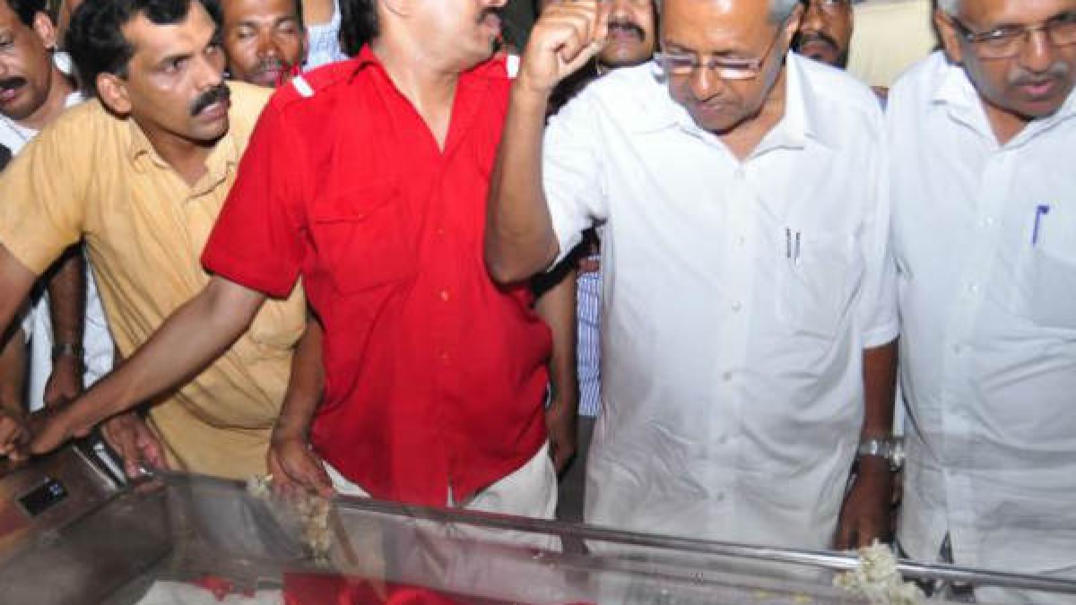 Cremation of MV Raghavan will held at Payyambalam - Malayalam Oneindia