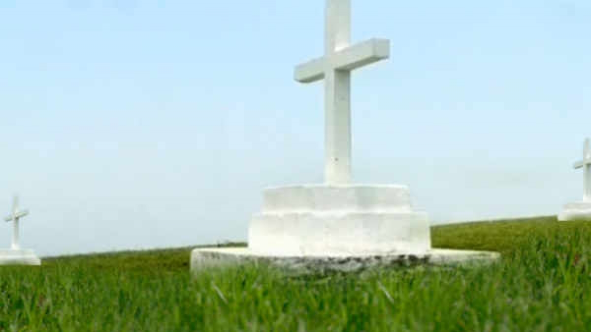 Breaking of cross in Bonakkad - Malayalam Oneindia