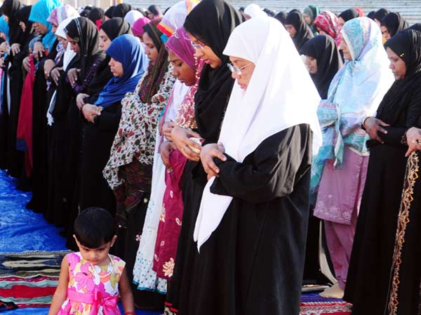 Muslim world celebrates Bali Perunnal - Malayalam Oneindia