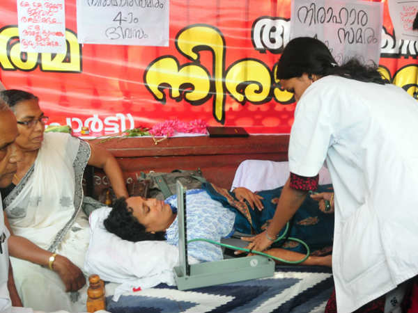 KK Rama at the strike front - Malayalam Oneindia