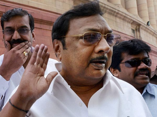 Karunanidhi expels his son MK Alagiri from DMK - Malayalam Oneindia