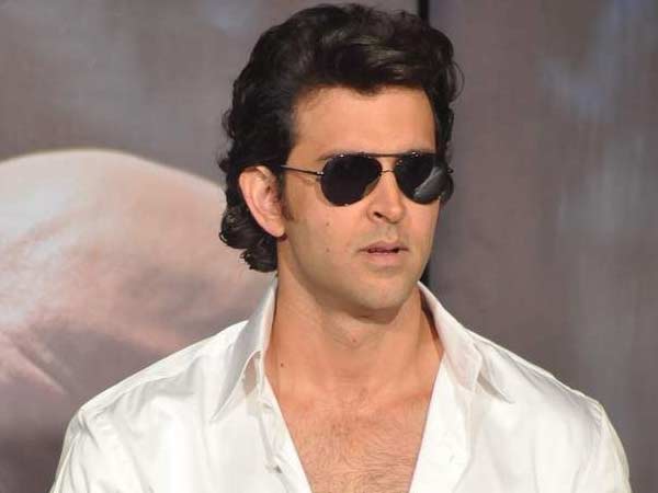 Actor Hrithik Roshan manhandled in Mumbai - Malayalam Oneindia