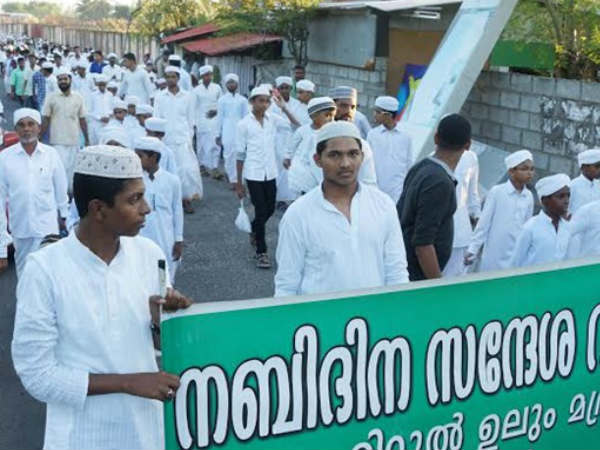 Tension in Nabi Dinam celebrations at Nadapuram - Malayalam Oneindia