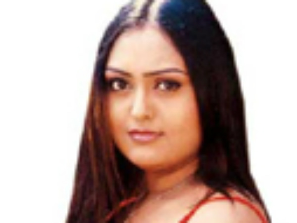 Actress Vindhya hospitalized - Malayalam Oneindia