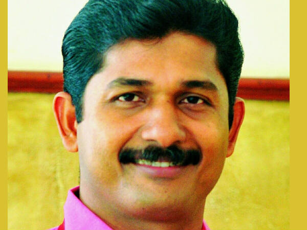 Hareesh Vasudevan's FB post on M Swaraj MLA - Malayalam Oneindia