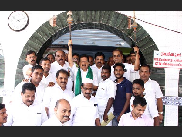 Chennithala at Mamburam, Makham - Malayalam Oneindia
