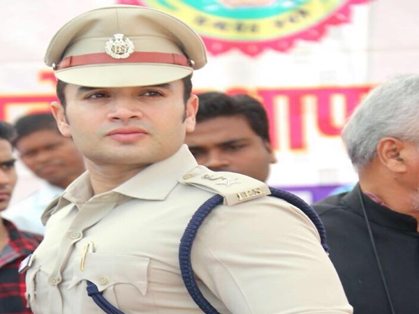 Woman sets her heart on meeting IPS officer, lands in Madhya Pradesh ...