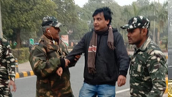 pa mohamed riyas in custody - Malayalam Oneindia