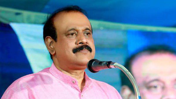 TP Senkumar against journalist - Malayalam Oneindia