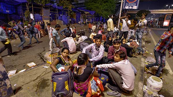 India's Highways Filled With Poor Families Walking Home - Malayalam ...