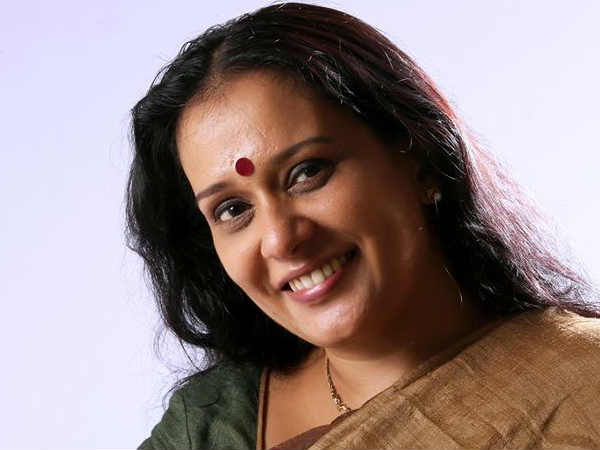 Actress Mala Parvathy praises CM's Press meet - Malayalam Oneindia