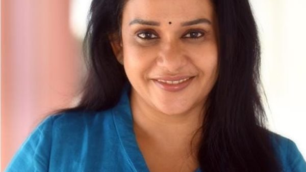 Actress Mala Parvathy praises CM's Press meet - Malayalam Oneindia