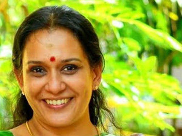 Actress Mala Parvathy praises CM's Press meet - Malayalam Oneindia