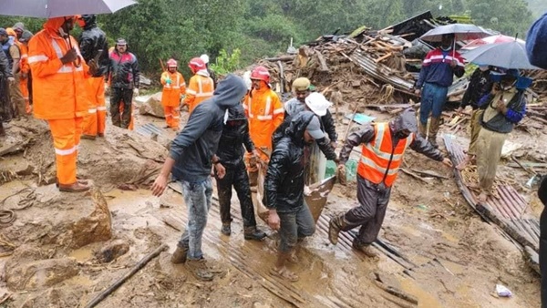 idukki urulpottal; rescue operations to continue in rajamala ...