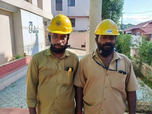 Bank officer praises KSEB and its workers - Malayalam Oneindia