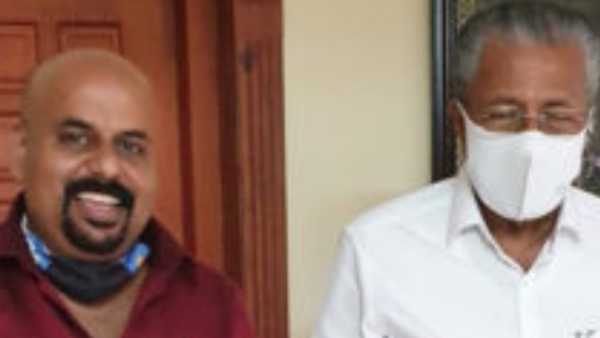 Who is Deepak Dharmadam- the journalist under suspect in Muttil Tree ...