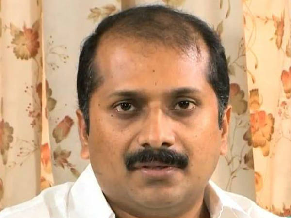 Venu balakrishnan terminated from mathrubhumi news - Malayalam Oneindia