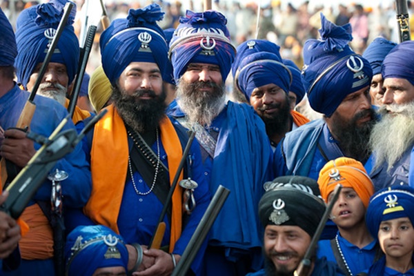 walking with weapons; who is nihang sikhs - Malayalam Oneindia