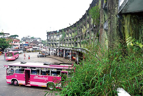 the bad condition of kannur old bus stand Hell for the passengers ...