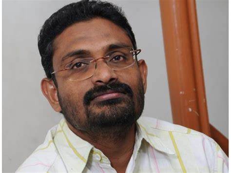 Vayalar Rama Varma Memorial Literary Award to Benyamin - Malayalam Oneindia