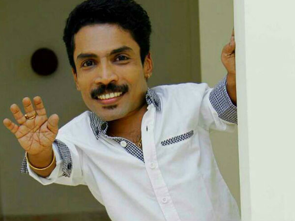 Actor Guinness Pakru's car crashes In Thiruvalla Bypass - Malayalam ...