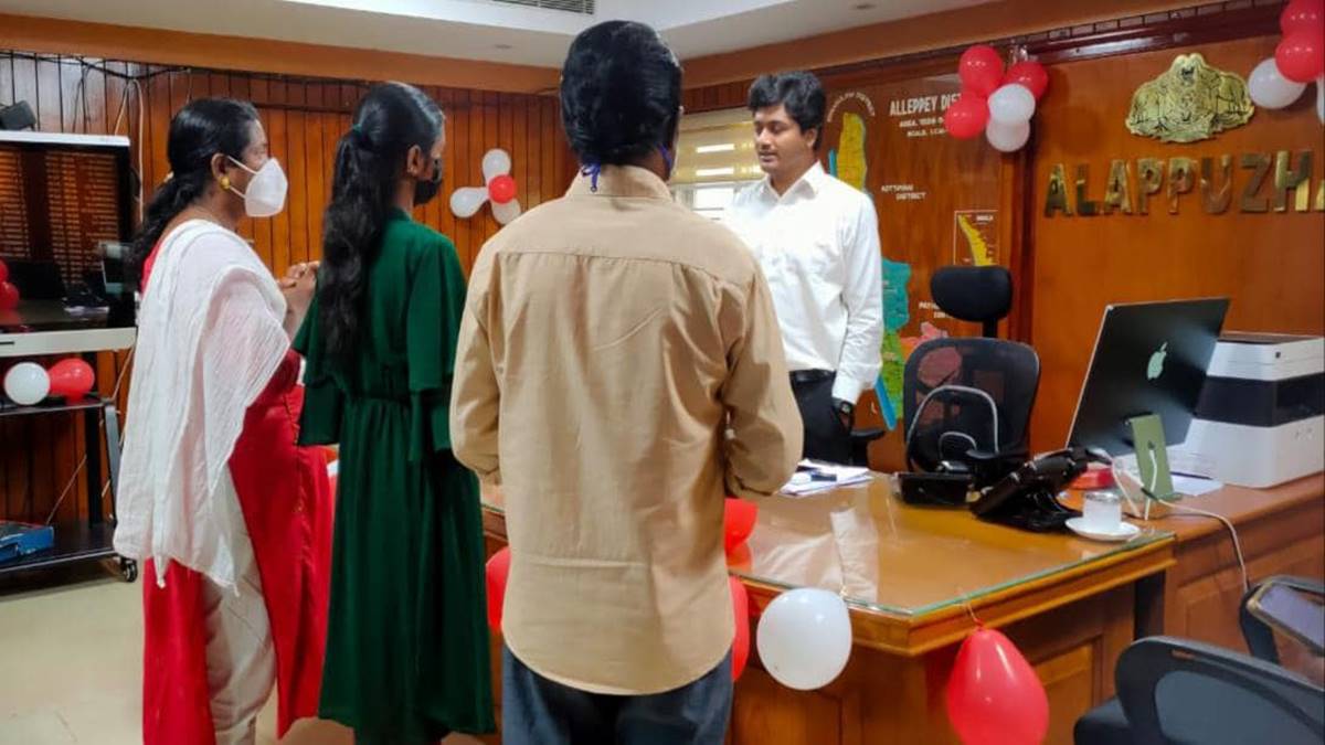 Alappuzha collector share an emotional note about mother who care her ...