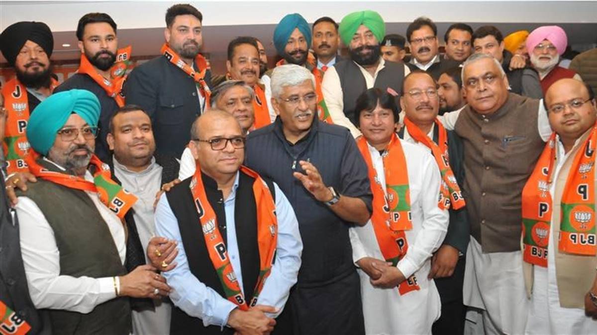 A blow to Congress and AAP: BJP brought prominent leaders to the party ...