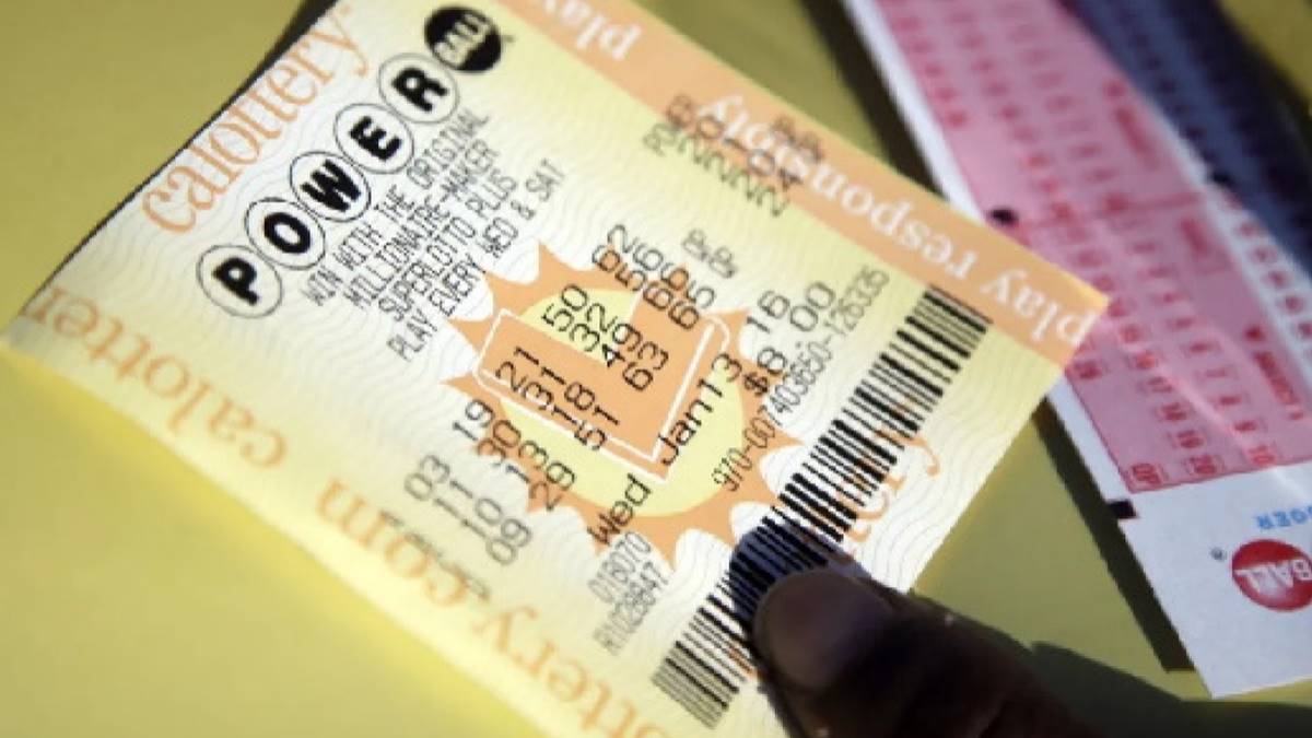 a Woman won a lottery without even matching all Lotto 649 numbers, Here ...