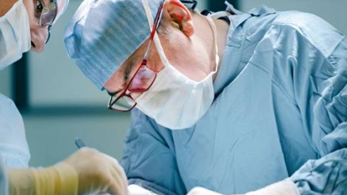 A doctor seek Help From Hospital cleaner to Complete the surgery, Here ...