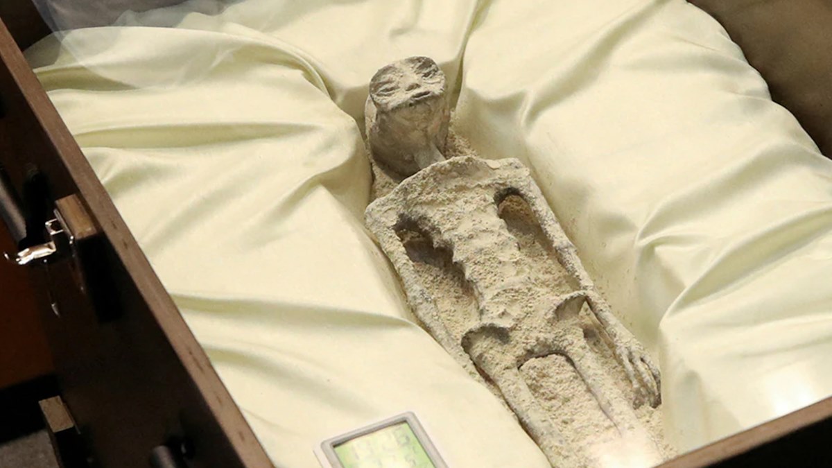 Child-sized, three-fingered: Claims of allian mummy on display in ...