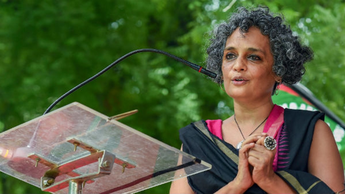 Delhi Governor approves trial of writer Arundhati Roy and Sheikh Showkat Hussain - Malayalam ...